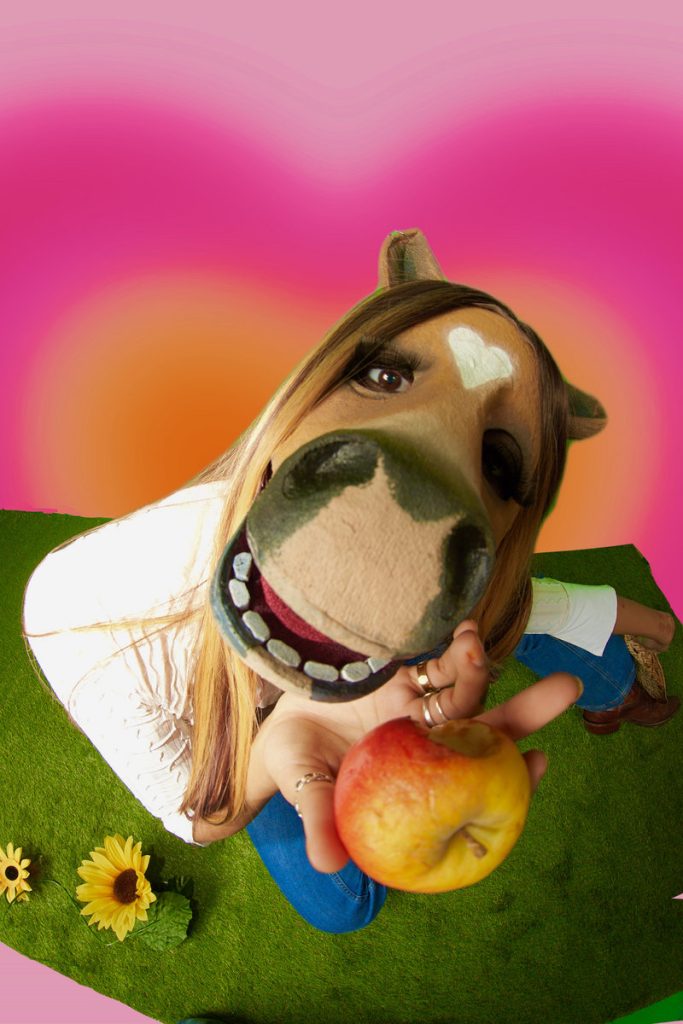 AVYSS magazine » 正体を隠し続ける馬覆面女子｜horsegiirLが新曲「Pegasus」をリリース